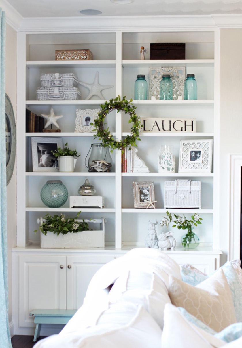 21 Inspiring Coastal Bookshelf Decor Ideas