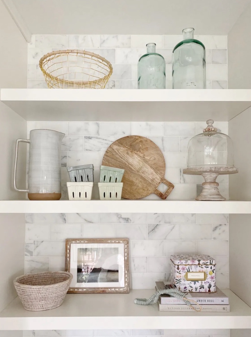 21 Inspiring Coastal Bookshelf Decor Ideas