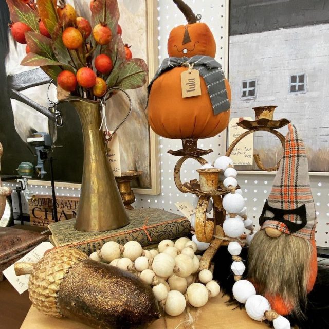 23 Most Inspiring Fall Vignette Styling Ideas to Style This Season