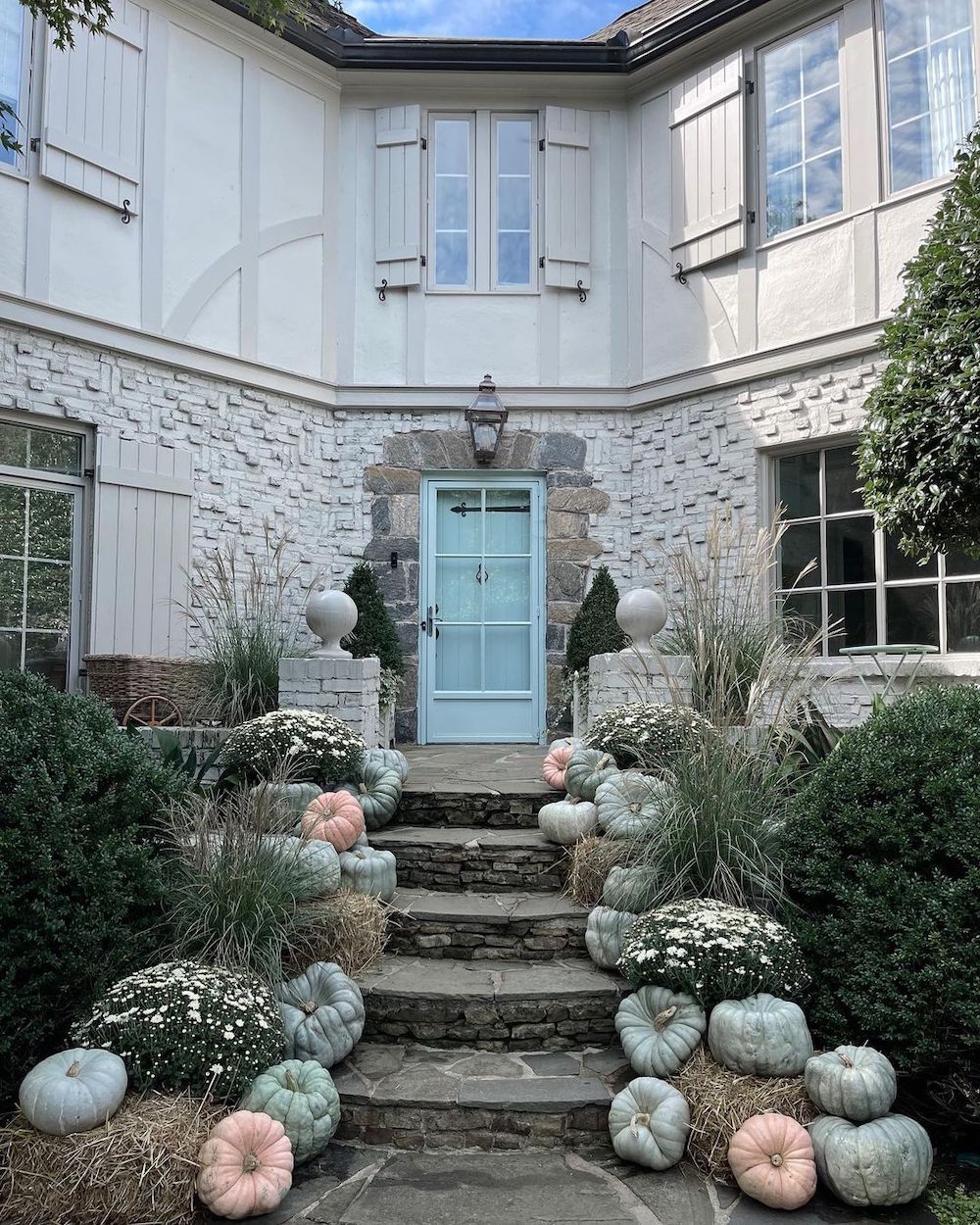 35 Most Inspiring Fall Porch Styling Ideas to Celebrate the Season