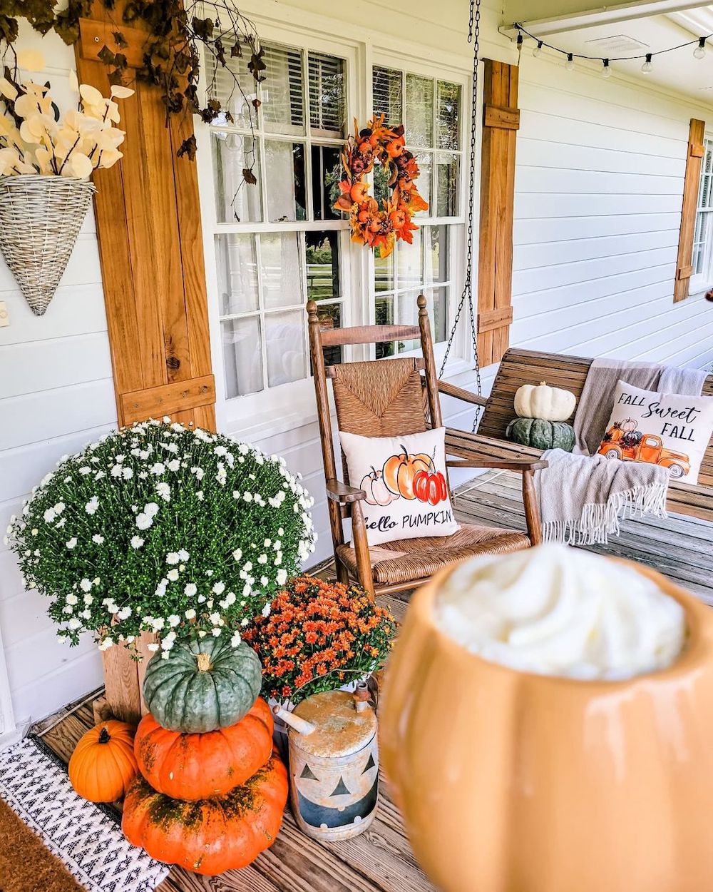 35 Most Inspiring Fall Porch Styling Ideas to Celebrate the Season