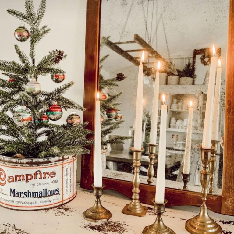 Tabletop Christmas Trees to Decorate the Holiday Table