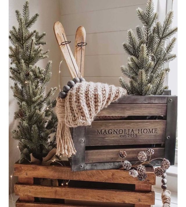 Tabletop Christmas Trees to Decorate the Holiday Table