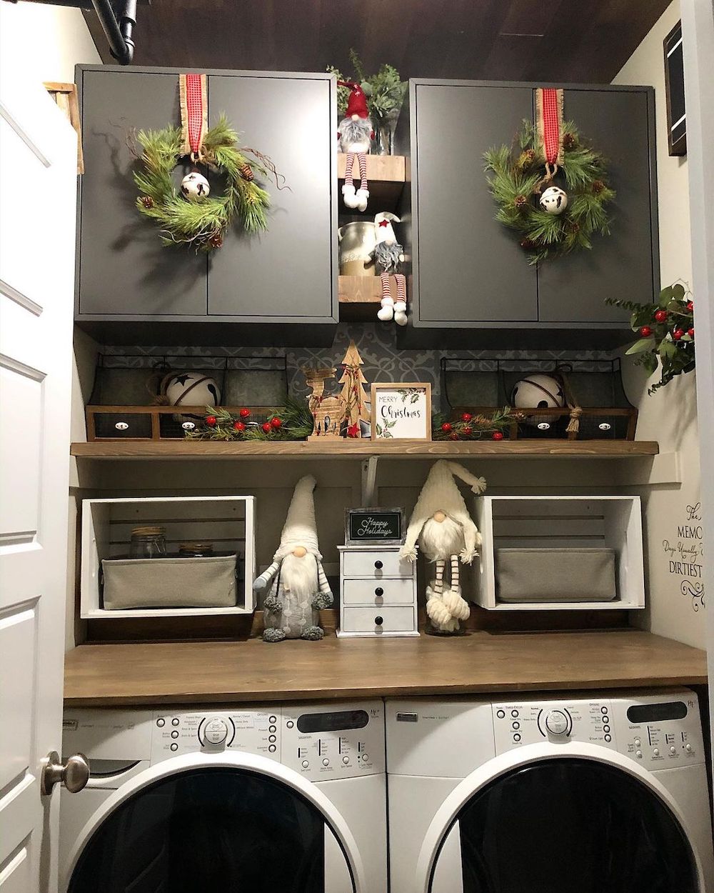 Christmas Laundry Room Decor Ideas that’ll Make Laundry Less Mundane