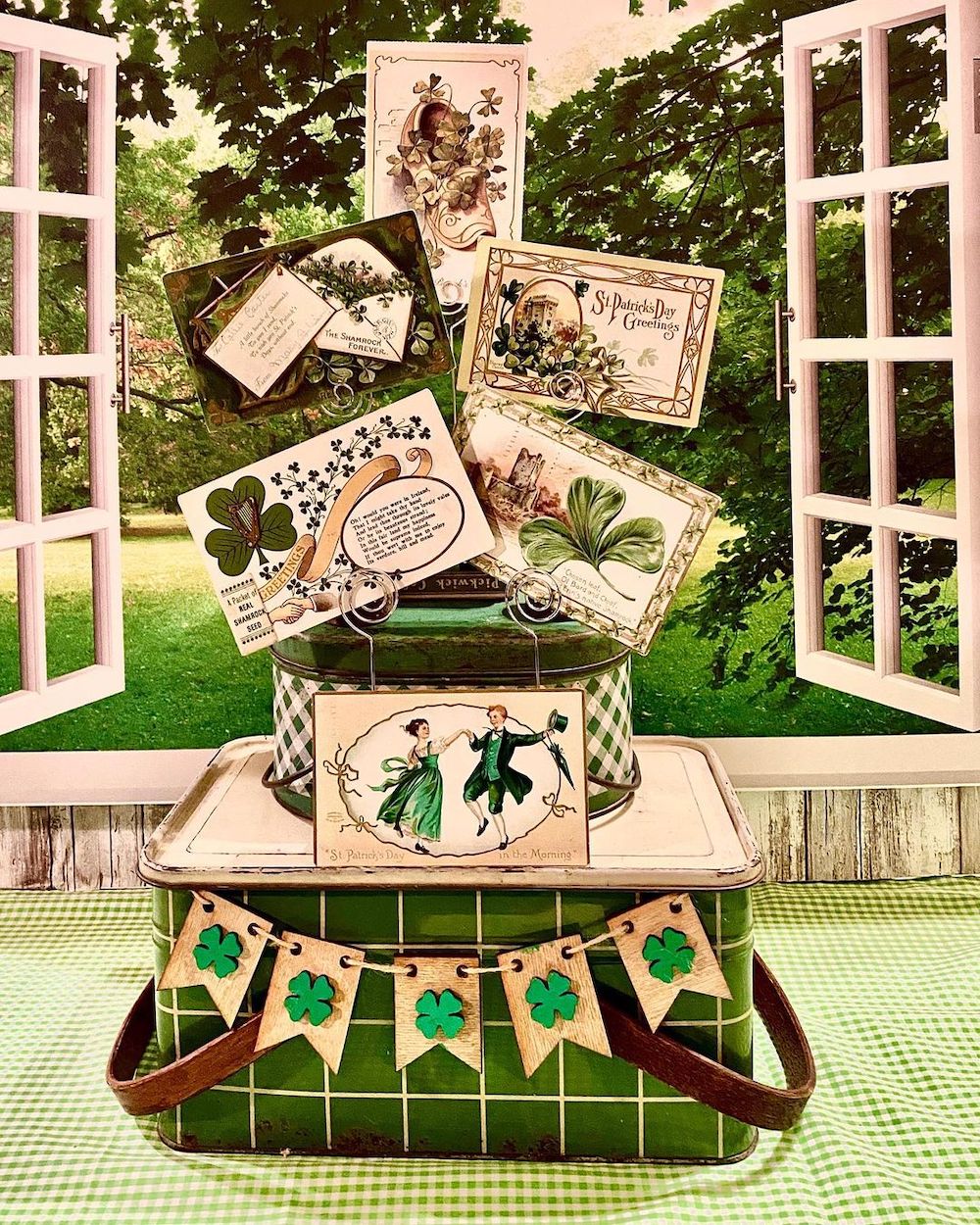 17 St Patrick's Vignette Decor Ideas to Celebrate the Season