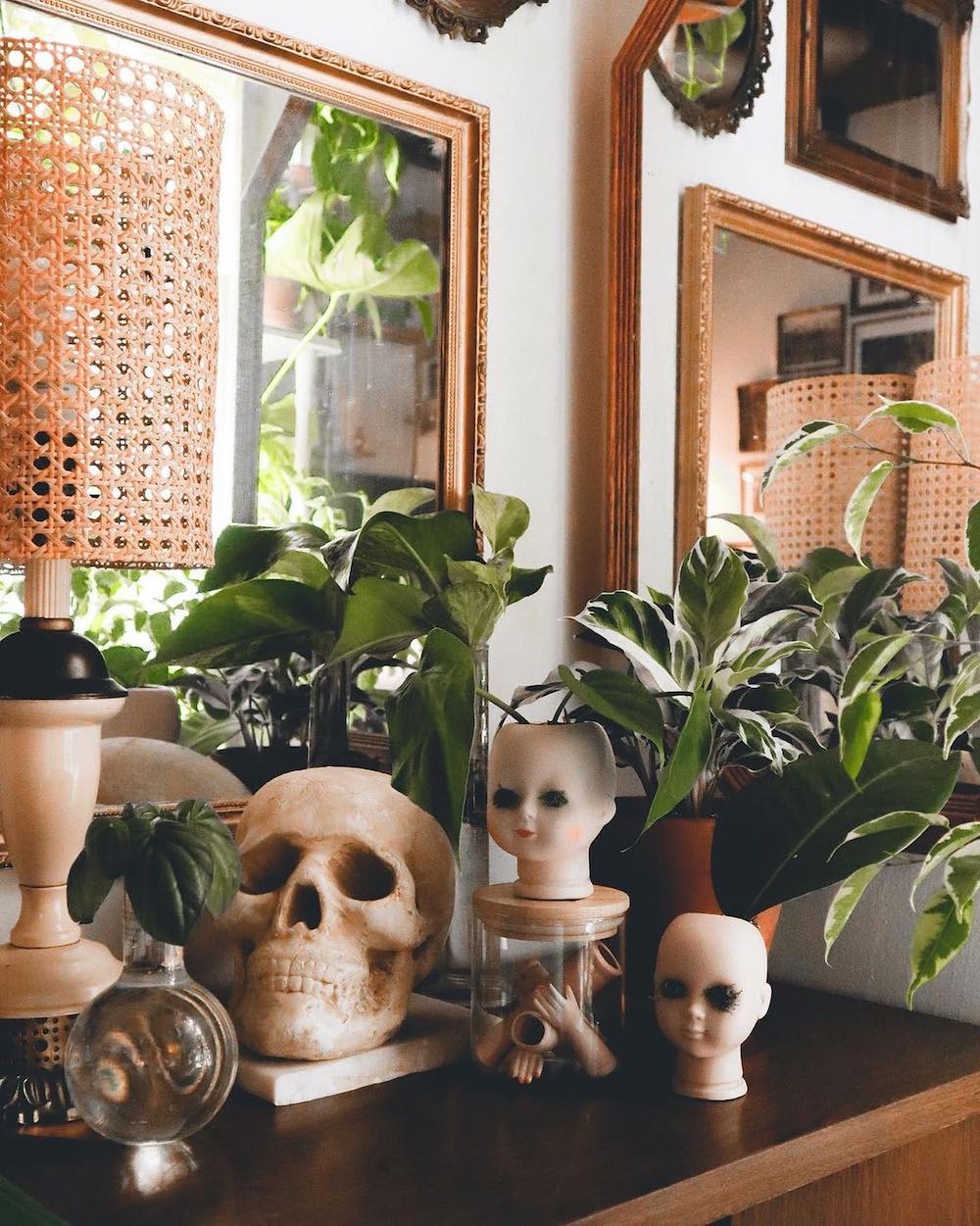 17 Spooky DIY Halloween Decor Ideas