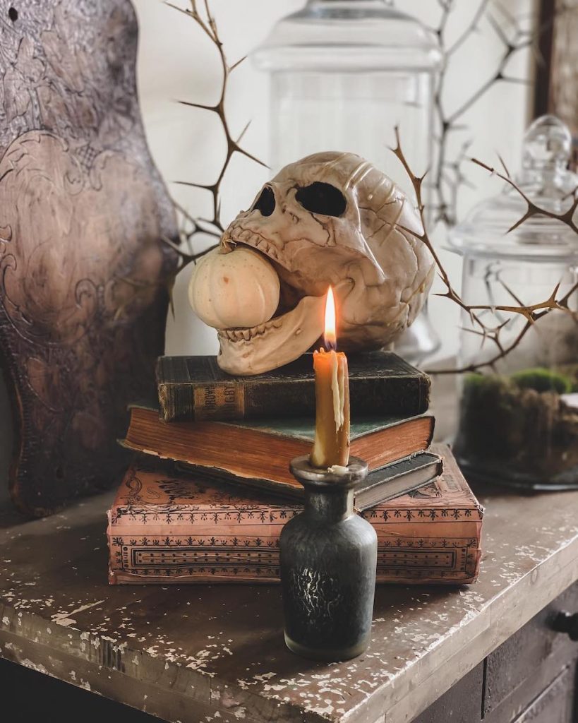 16 Spooky Halloween Entryway Decor Ideas