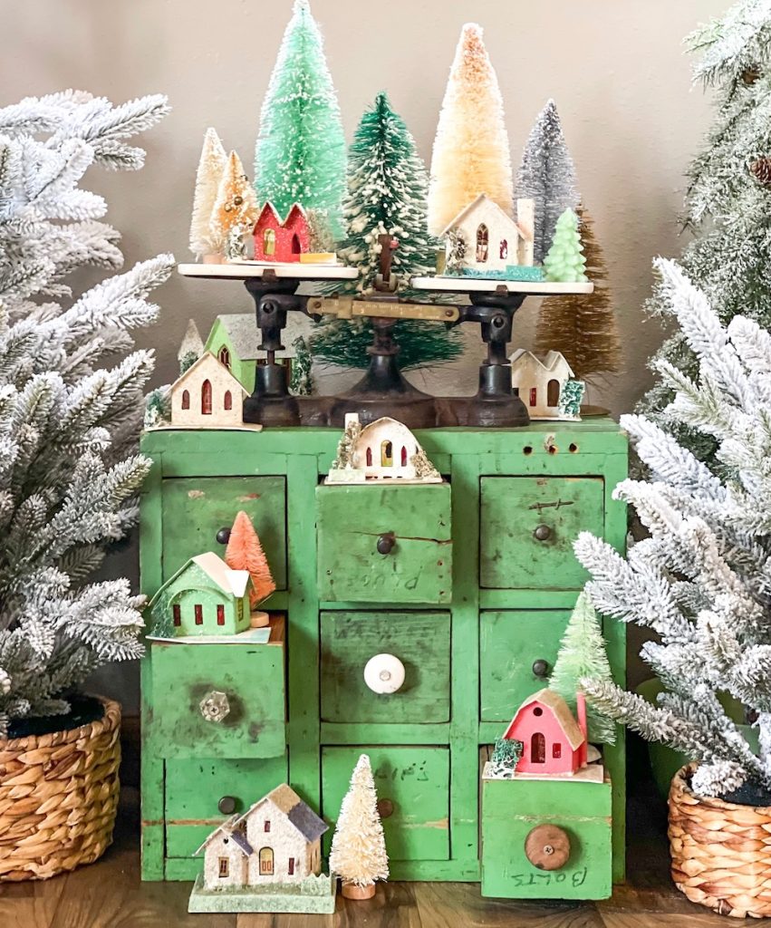 14 Vintage Christmas Vignettes to Style this Christmas Season