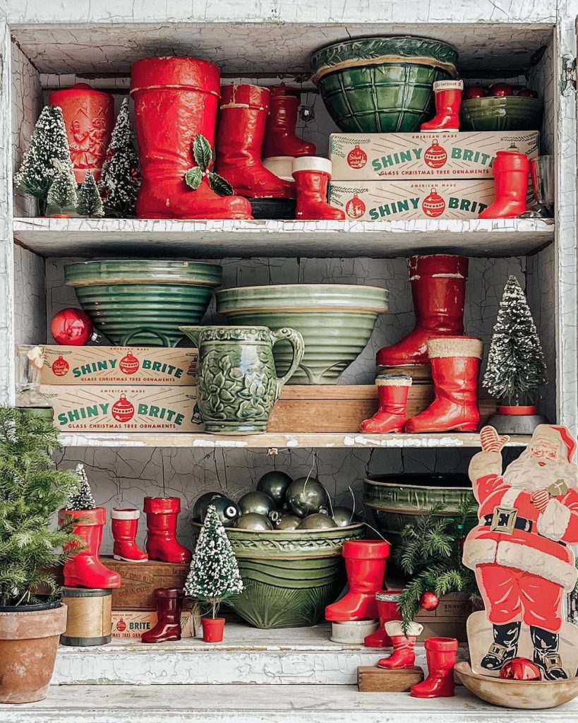 14 Vintage Christmas Vignettes to Style this Christmas Season